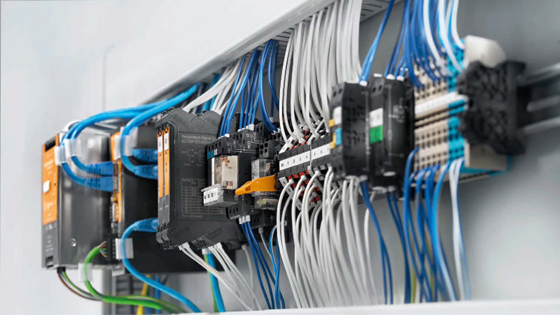 Smart Cabinet Building: It's getting tight in the control cabinet